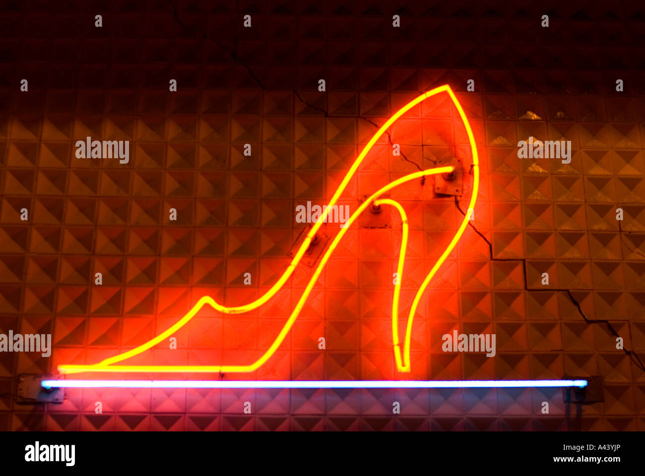 Red high heel shoe sign hi-res stock photography and images - Alamy
