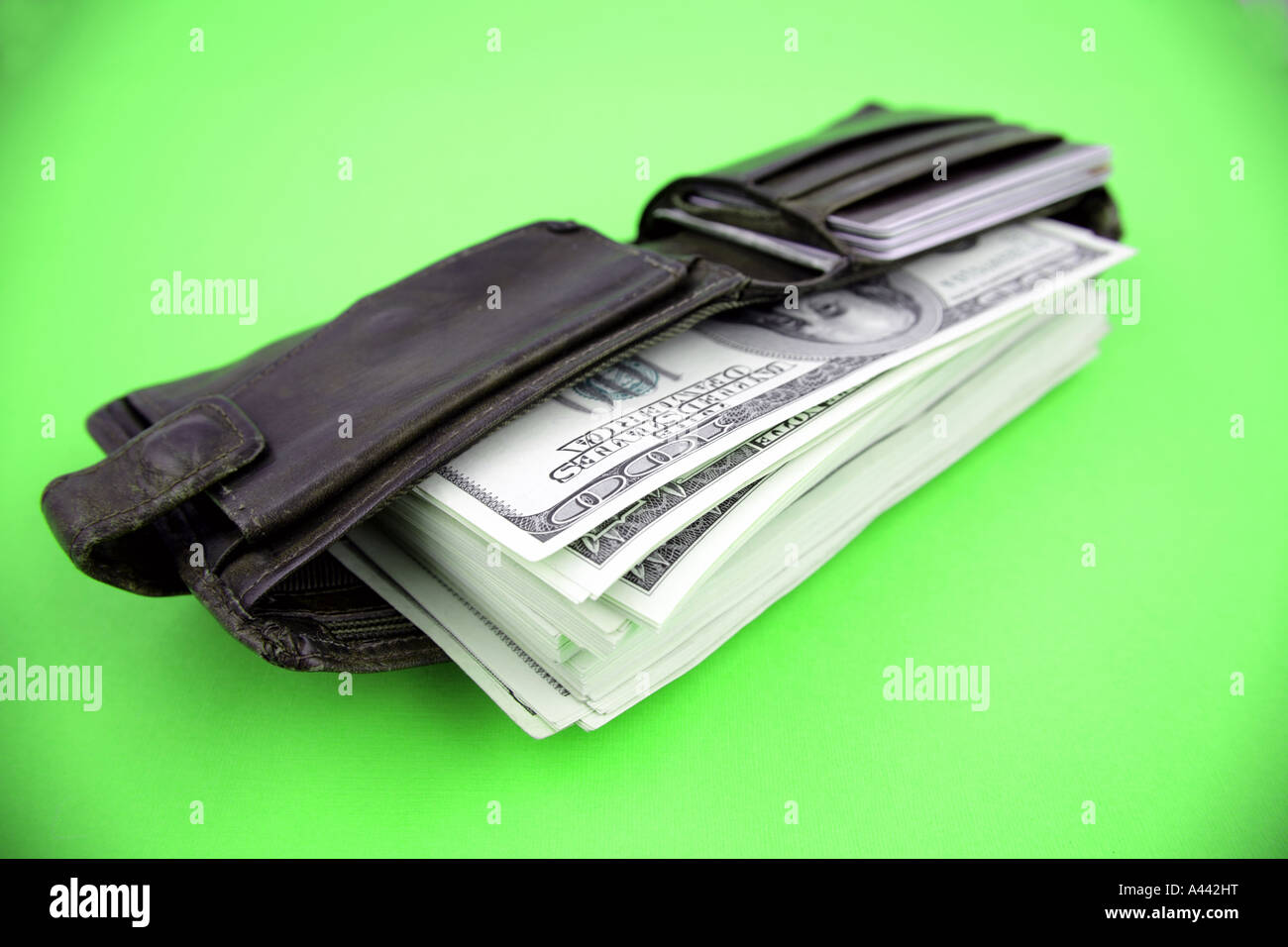 Wallet full of money Stock Photo - Alamy