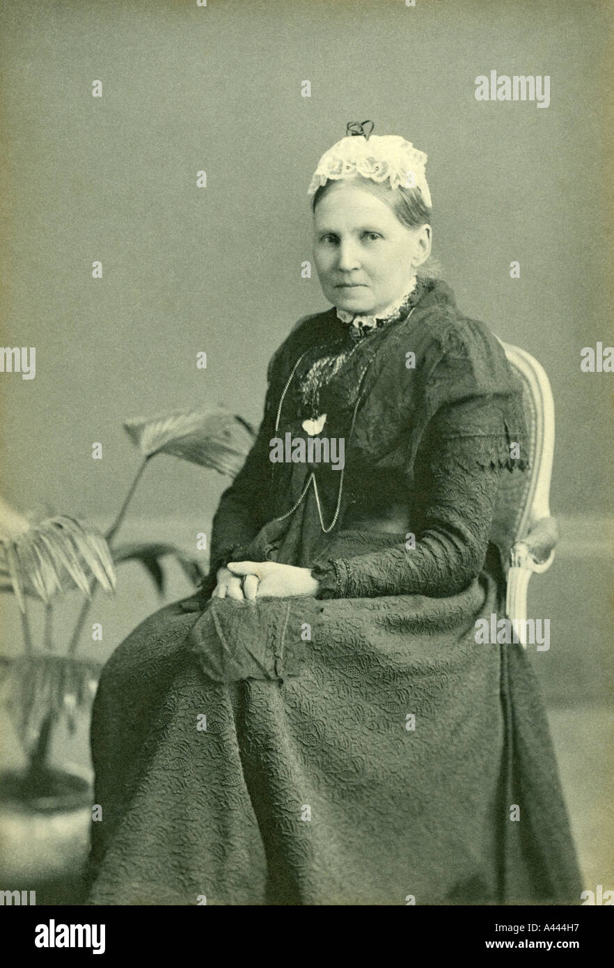 Edwardian woman portrait hi-res stock photography and images - Alamy