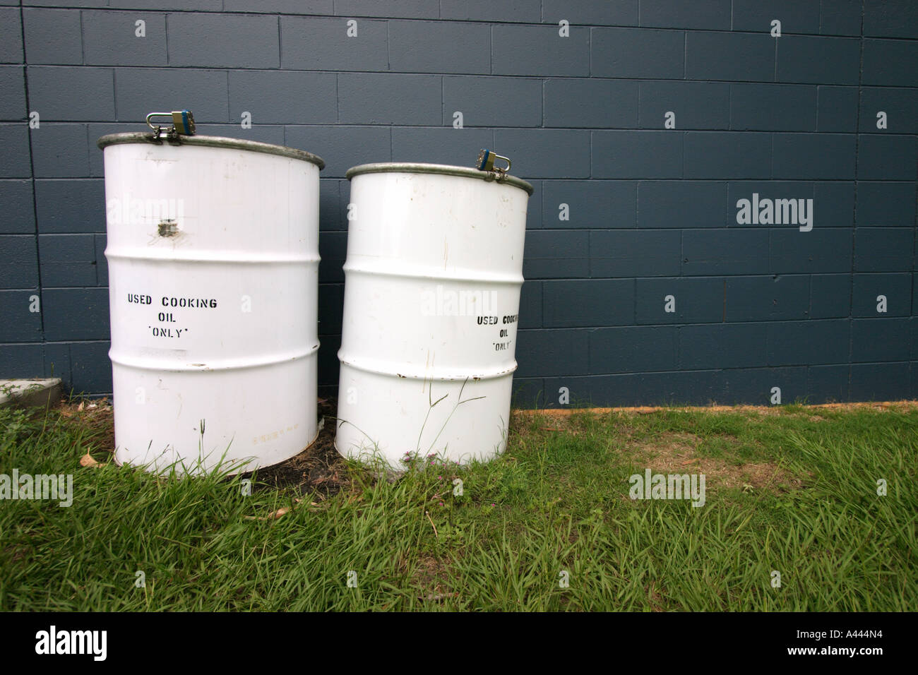 44 gallon drum hi-res stock photography and images - Alamy