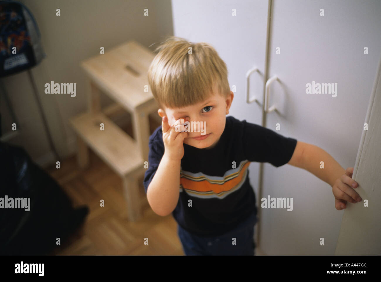 Child looking up Stock Photo - Alamy