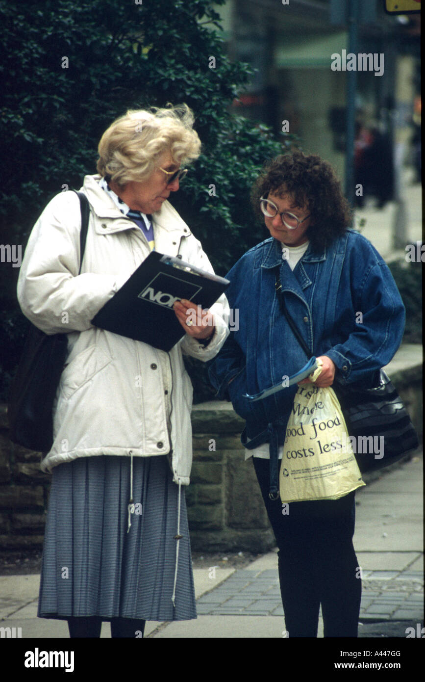 Questionaire street hi-res stock photography and images - Alamy