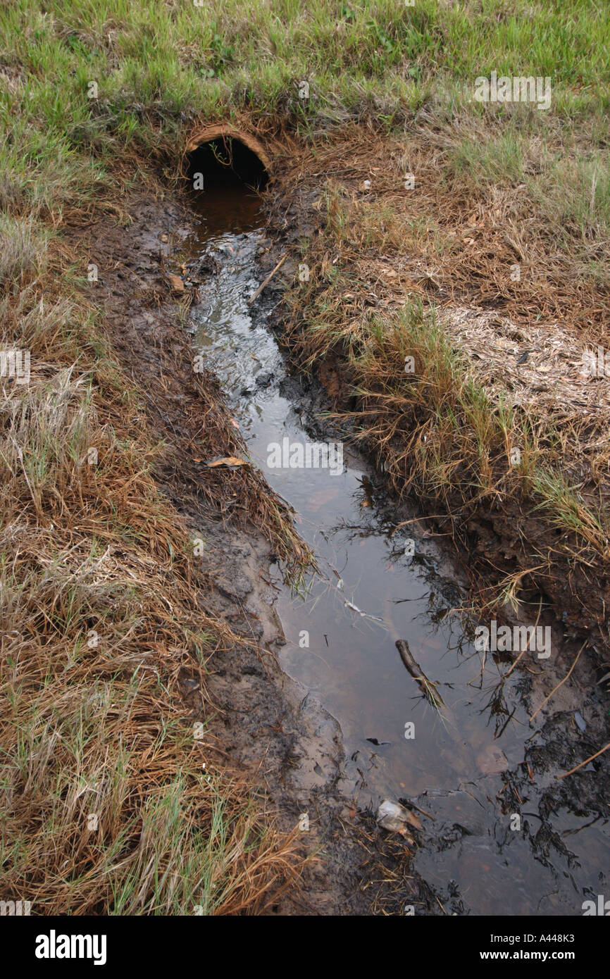 OVERFLOW DRAIN LEADING TO A LAKE Stock Photo - Alamy