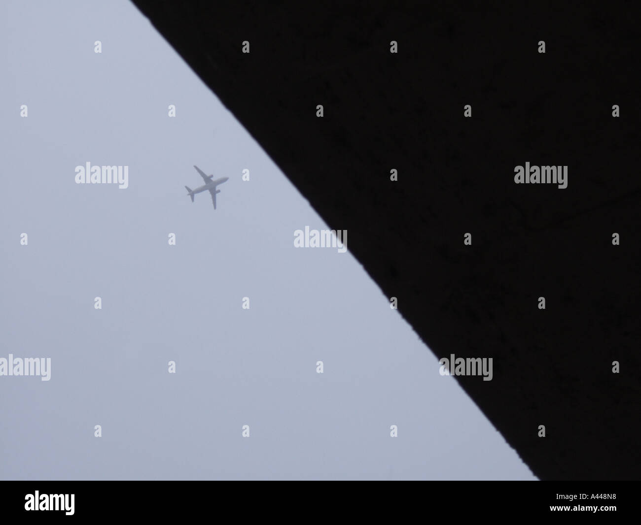 plane and building Stock Photo - Alamy