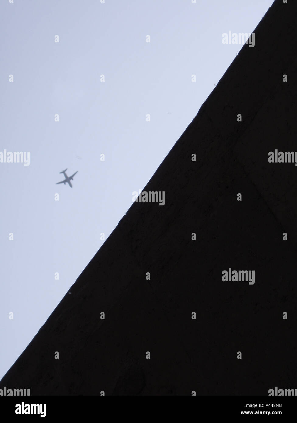 plane and building Stock Photo - Alamy