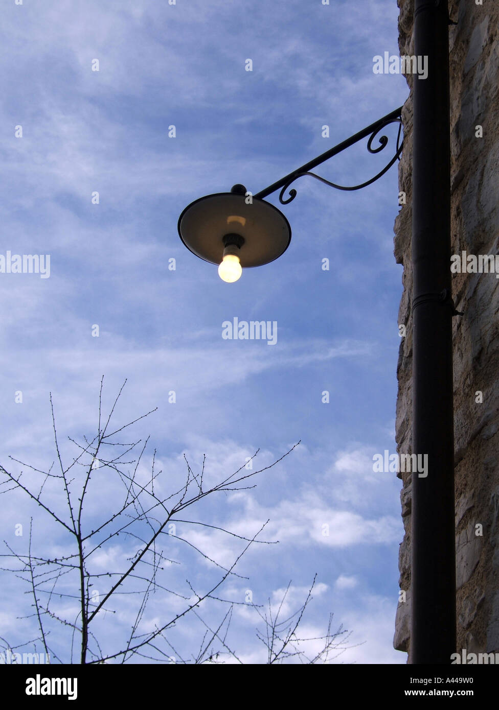 lamp outside home Stock Photo - Alamy