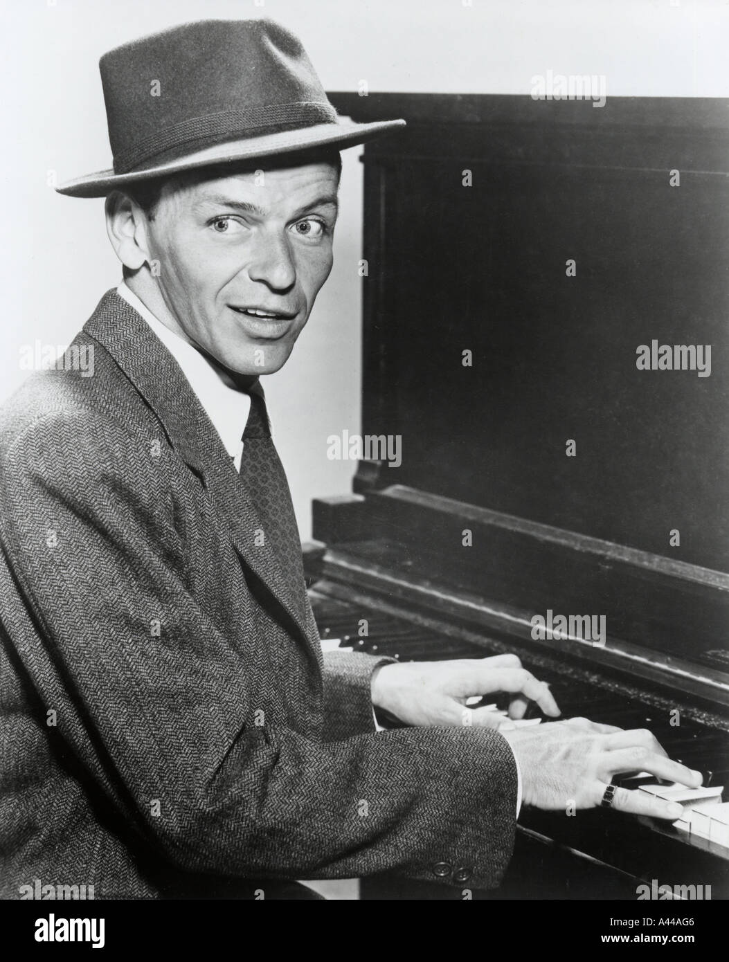 FRANK SINATRA US singer and actor Stock Photo - Alamy