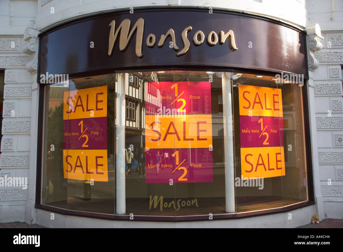 Monsoon shop hi-res stock photography and images - Alamy