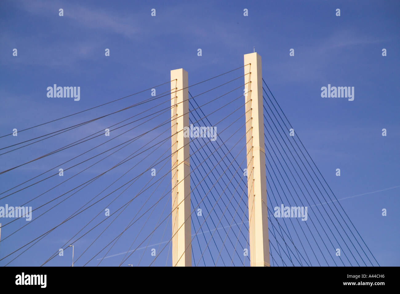 The support coloums of the Dartford bridge Stock Photo - Alamy
