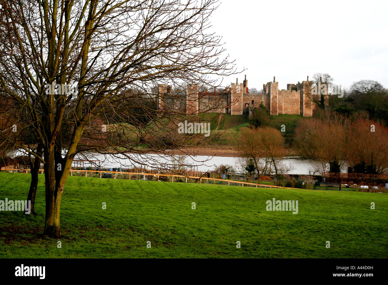 Framlingham castle, autumn hi-res stock photography and images - Alamy