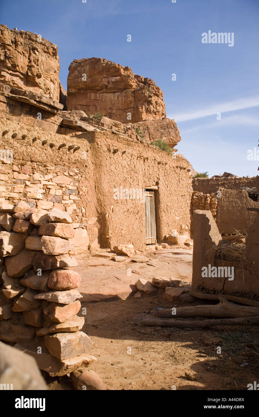 The cliffs and the village of Songo in the Dogon country, Mali, West ...