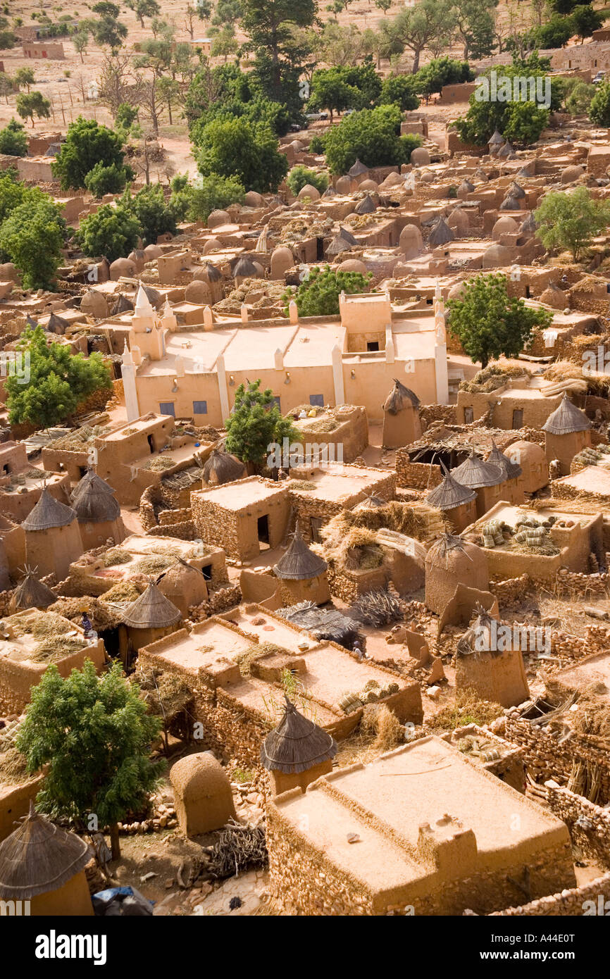 The village of Songo in the Dogon country, Mali, West Africa Stock ...