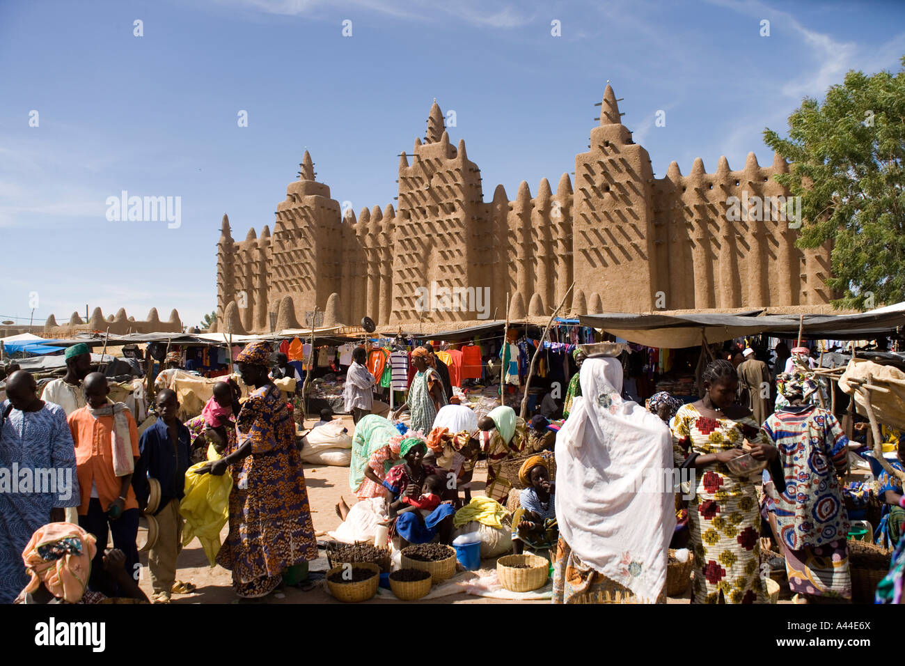 The Monday market in front of the Mosque in Djenne, Mali, West Africa ...