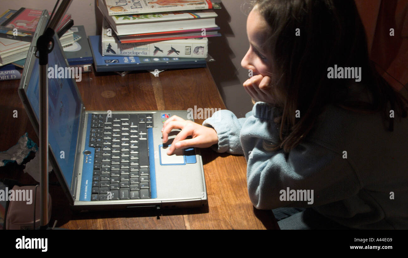 10 year old girl laptop hi-res stock photography and images - Alamy