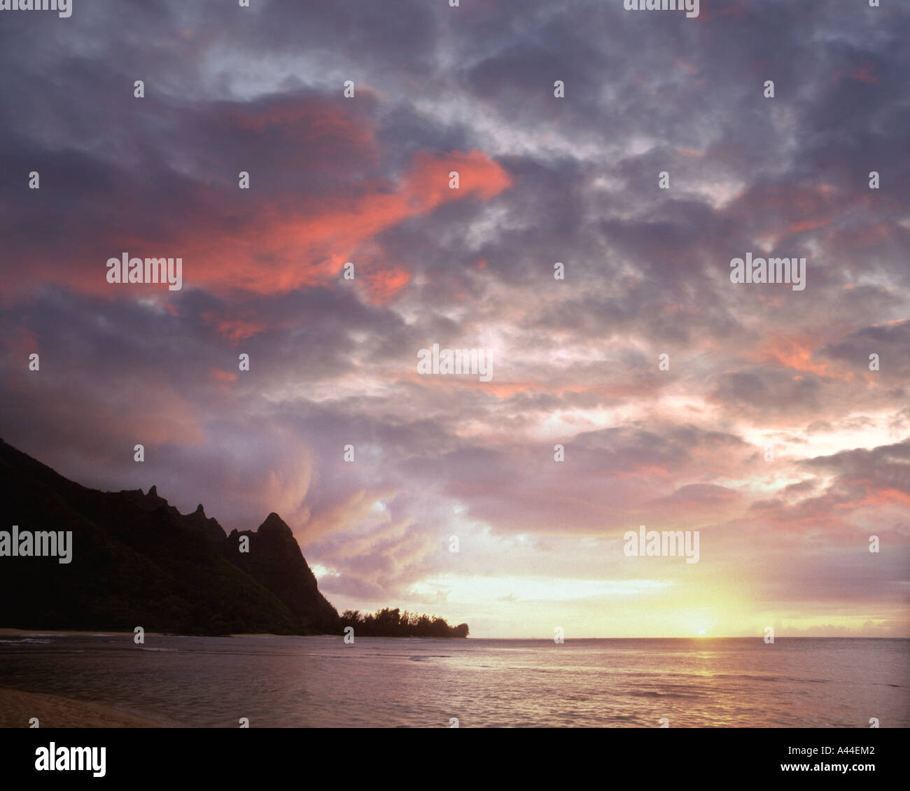 USA - HAWAII: Sunset over Ha'ena Beach also known as Bali Hai Beach on ...