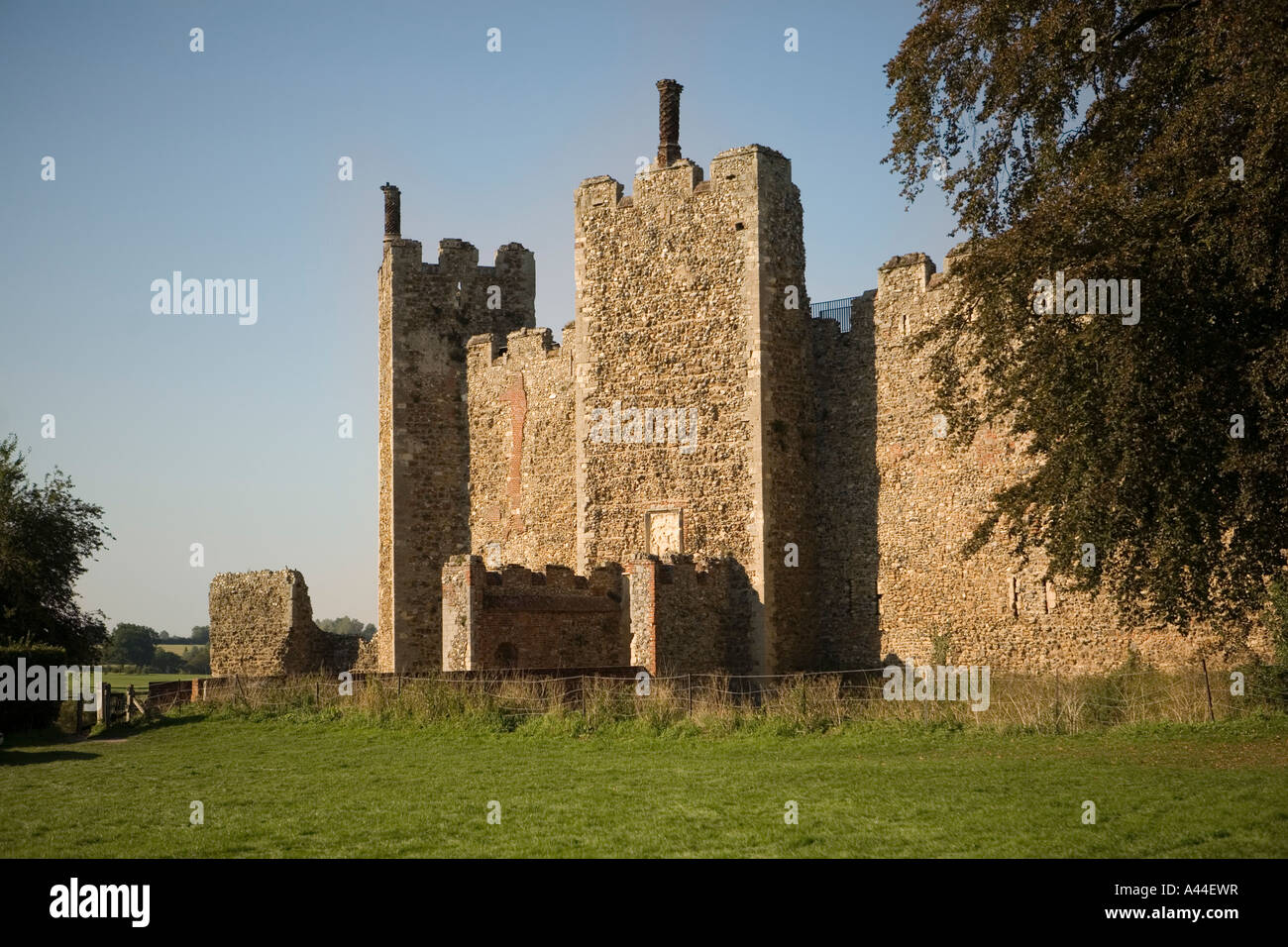 Battlement crenellation merlon castle hi-res stock photography and ...