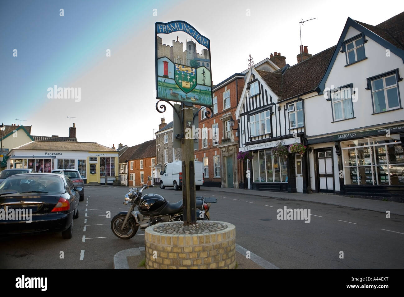 Framlingham market square hi-res stock photography and images - Alamy
