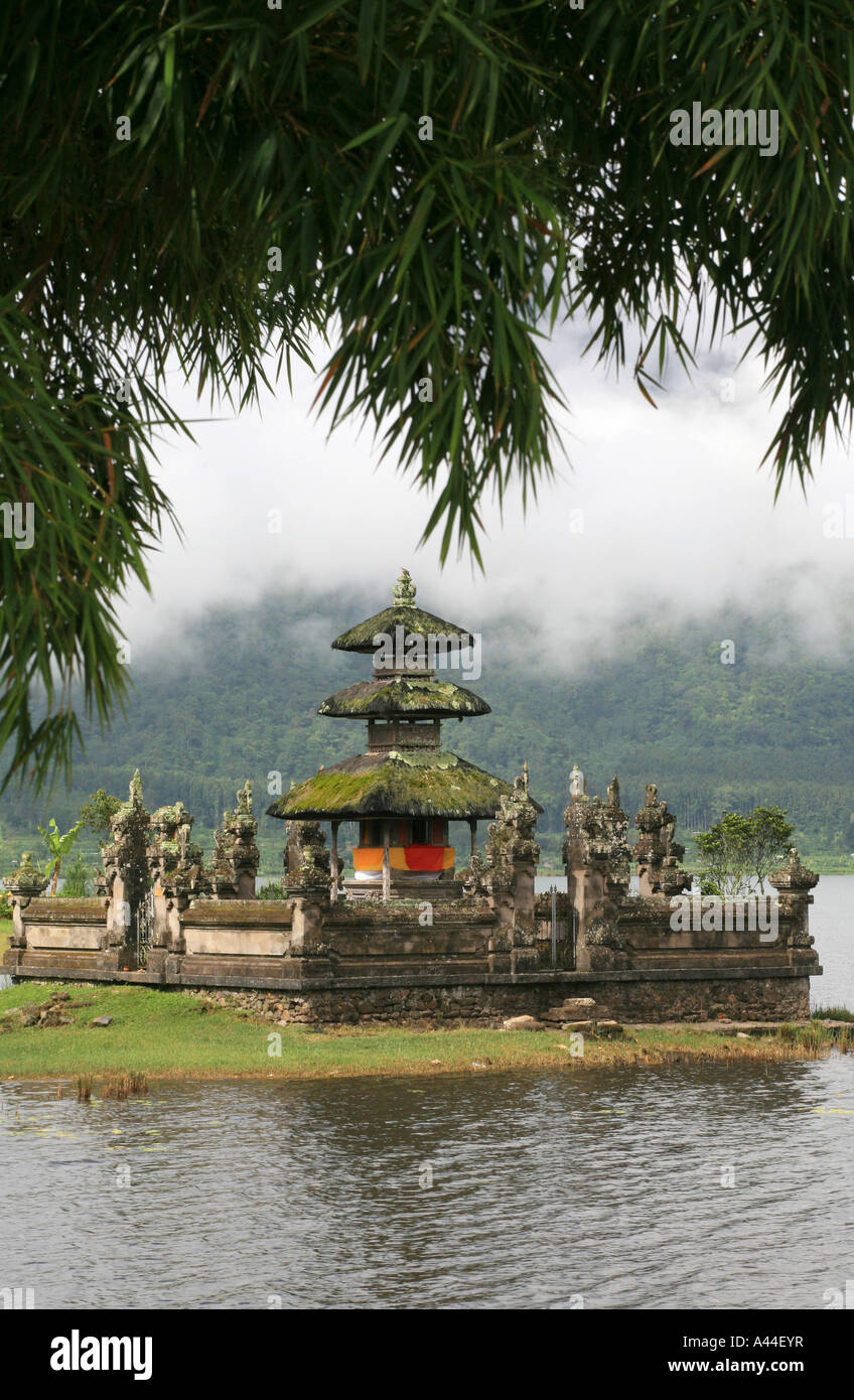 Pura ulun danu tamblingan hi-res stock photography and images - Alamy