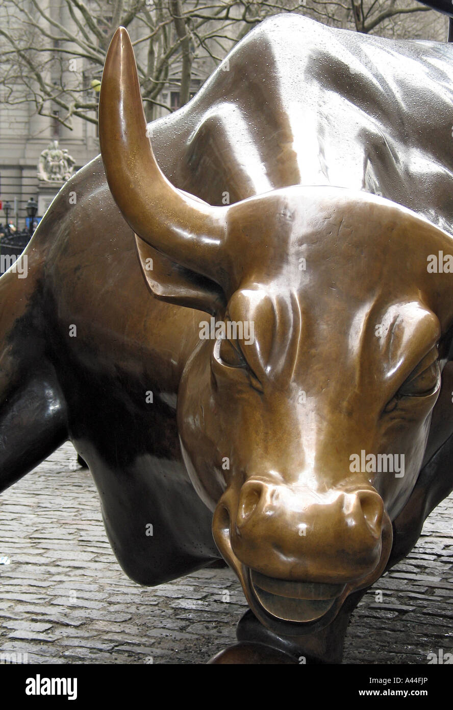 Wallstreet bull hi-res stock photography and images - Alamy