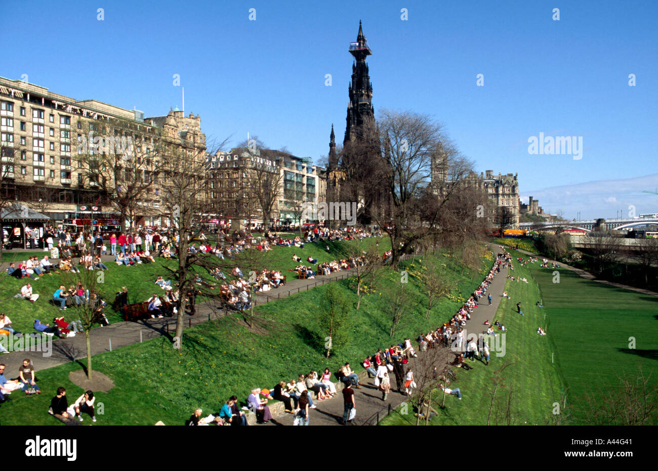 Sunny in edinburgh hi-res stock photography and images - Alamy