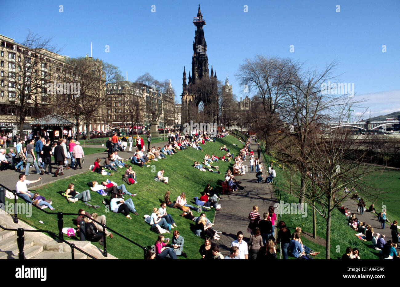 Sunny in edinburgh hi-res stock photography and images - Alamy