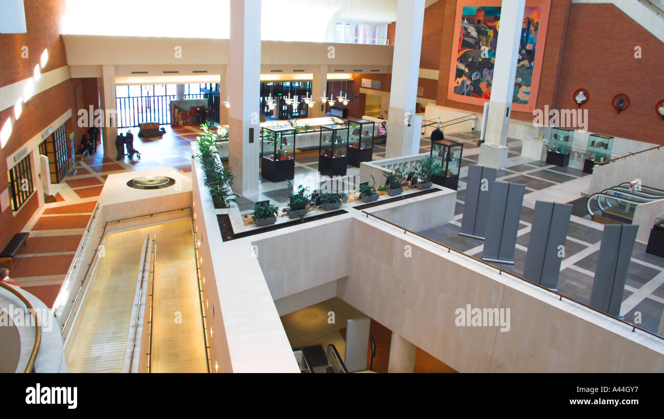 British library interior hi-res stock photography and images - Alamy