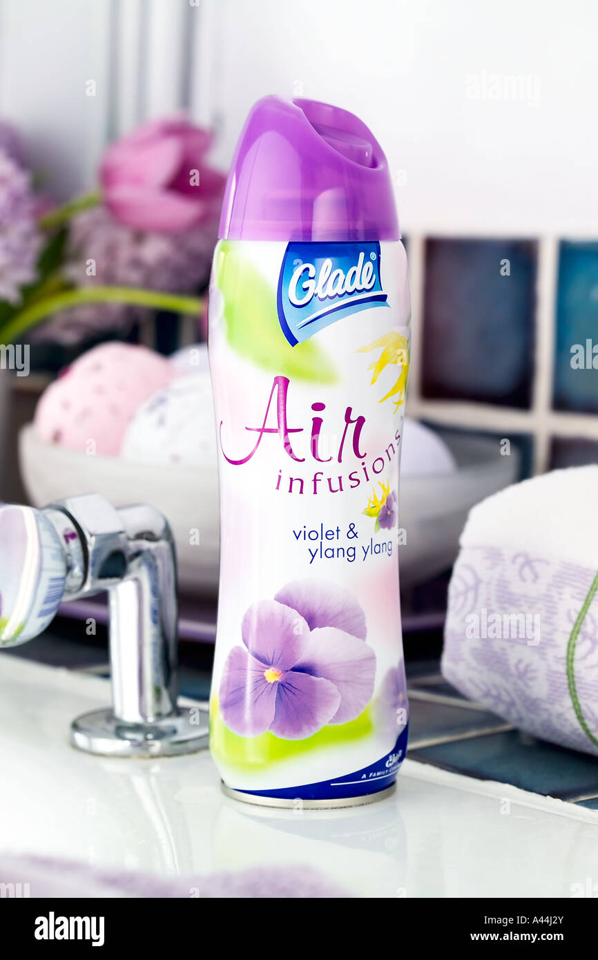glade air infusion aerosol in a bathroom Stock Photo - Alamy