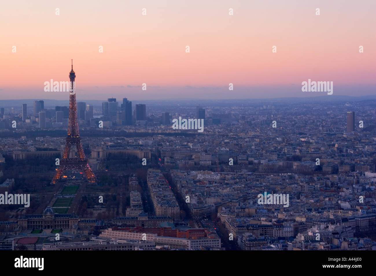 Tour eiffel and la defense paris night hi-res stock photography and ...