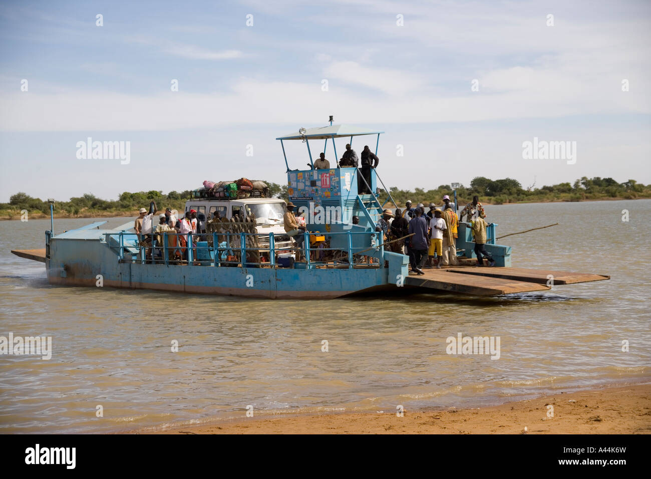 The ferry to cross the Bani river on route to the Monday market at ...
