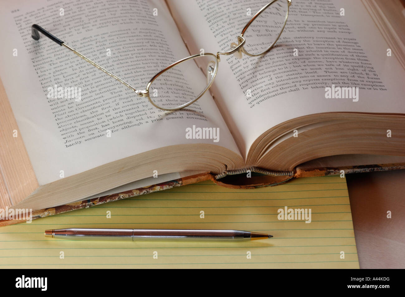 Legal pad hi-res stock photography and images - Alamy