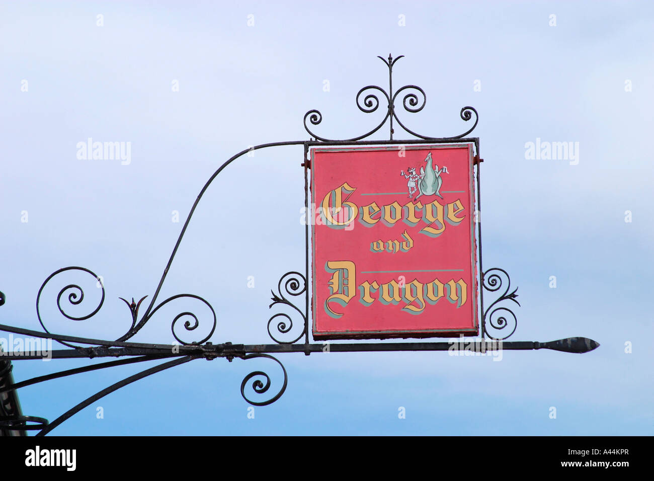 George Dragon Pub Sign High Resolution Stock Photography and Images - Alamy