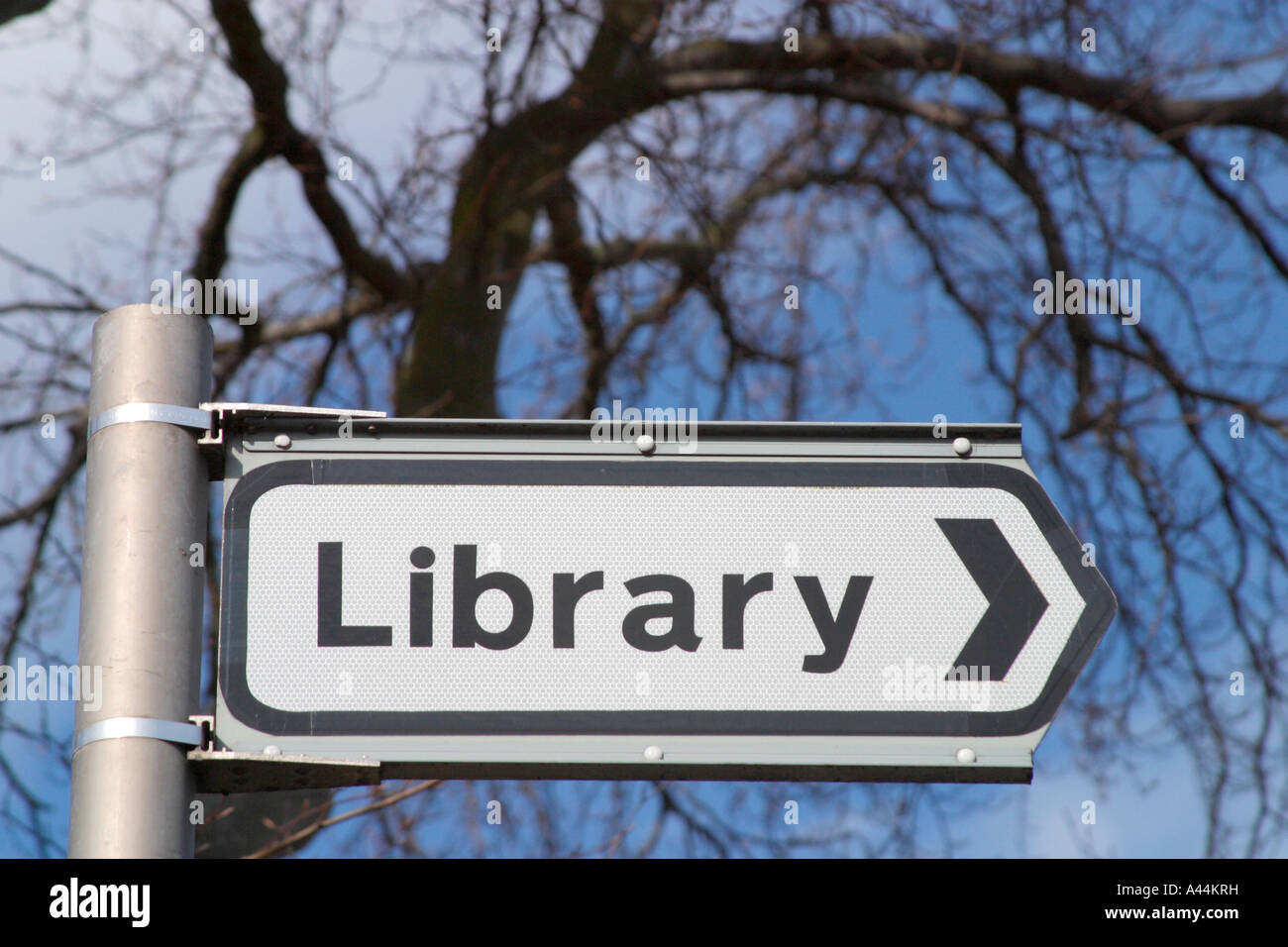 Public Library Street sign in West Sussex, England, UK Stock Photo - Alamy