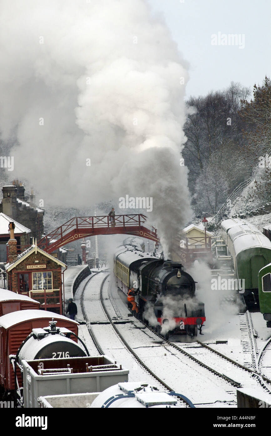 North york moors railway snow hi-res stock photography and images - Alamy