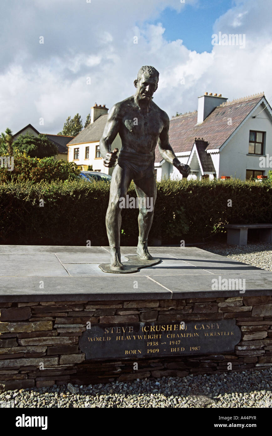 SNEEM COUNTY KERRY REPUBLIC OF IRELAND EIRE September Statue of Steve ...