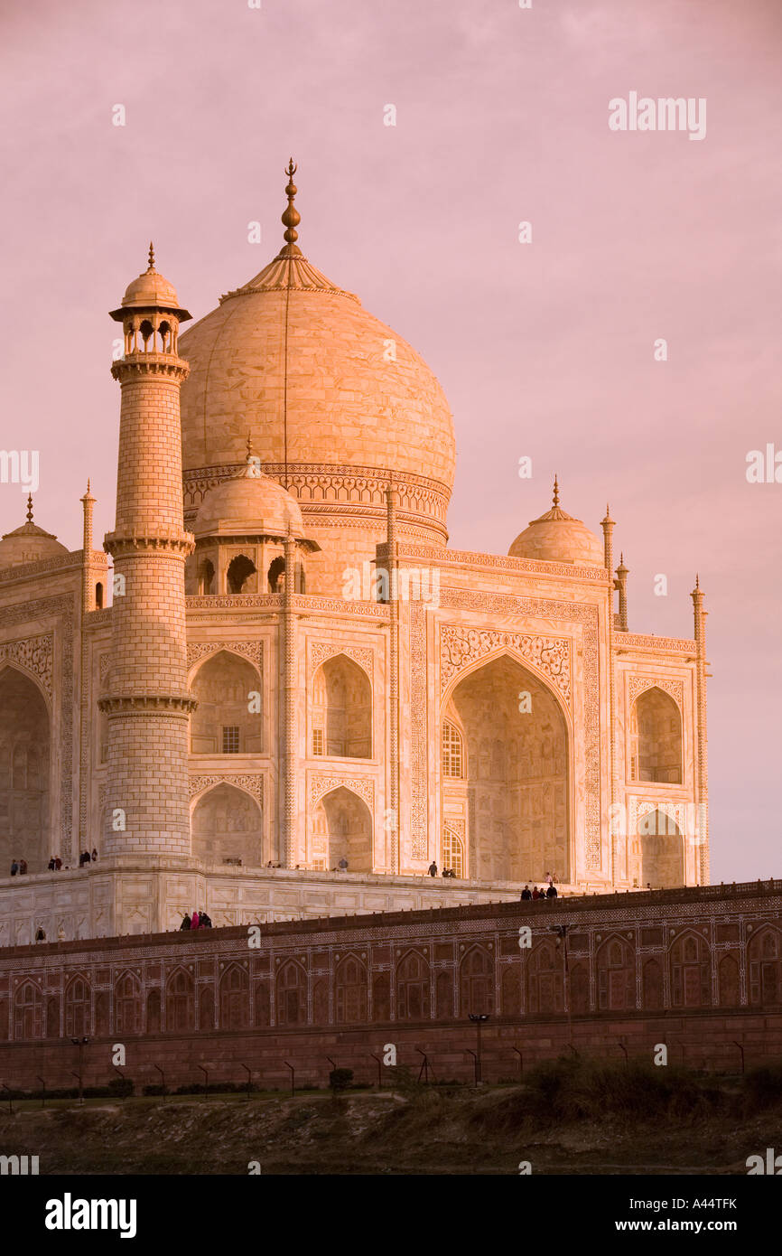 Back side taj mahal hi-res stock photography and images - Alamy