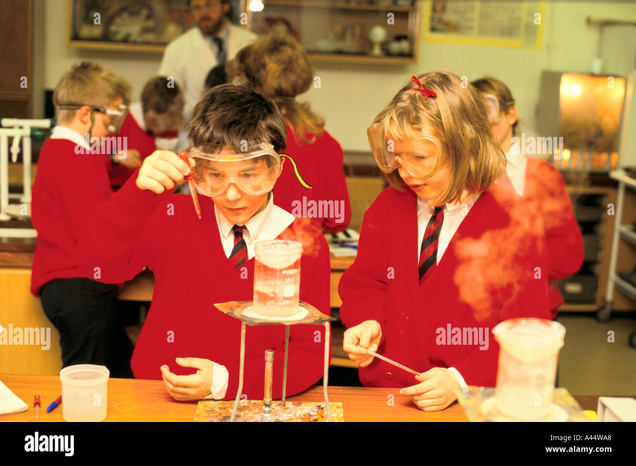 science class in rural secondary school gloucestershire 1988 Stock ...