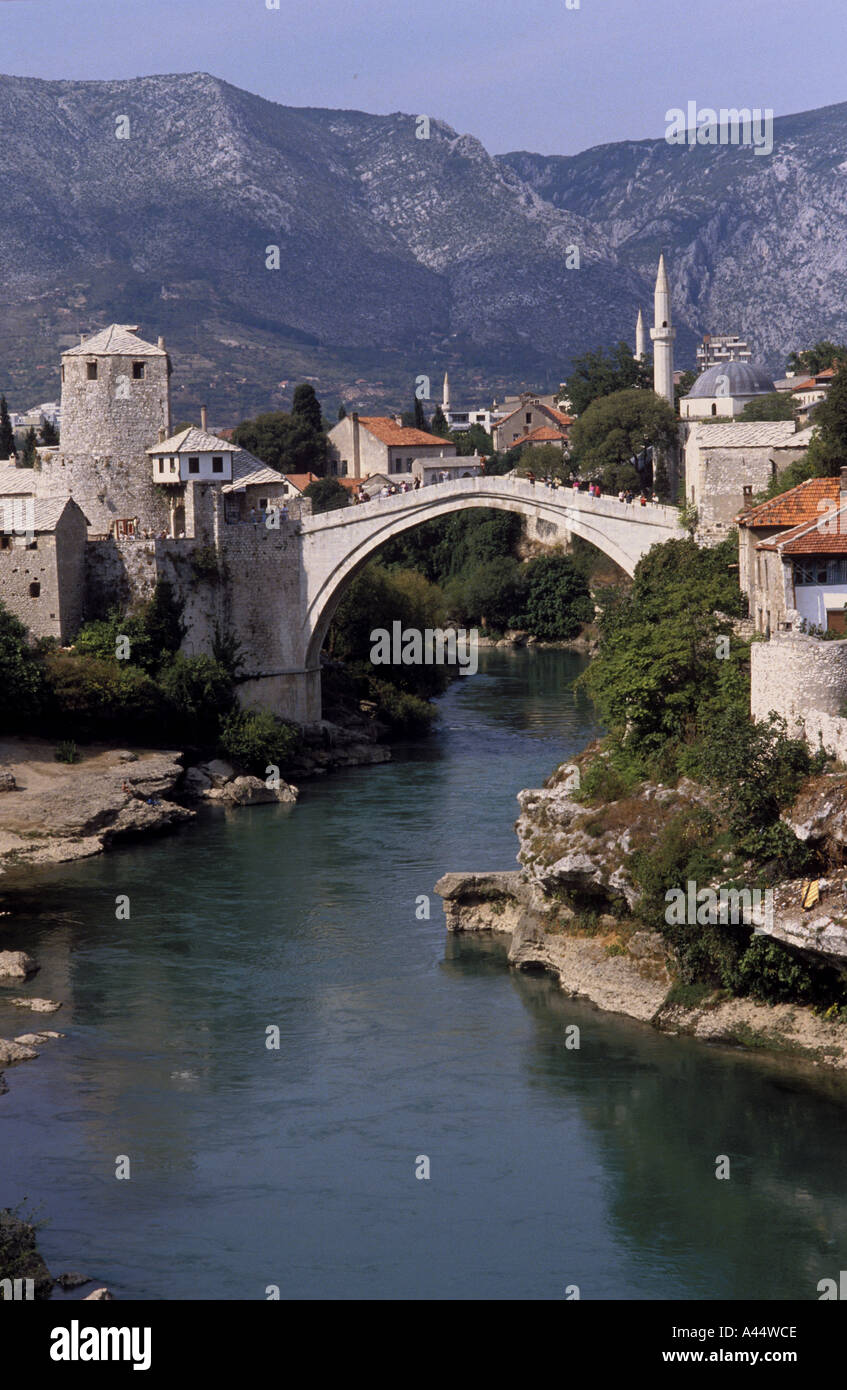 bosnia mostar 1990 16th century bridge destroyed during civil war of ...