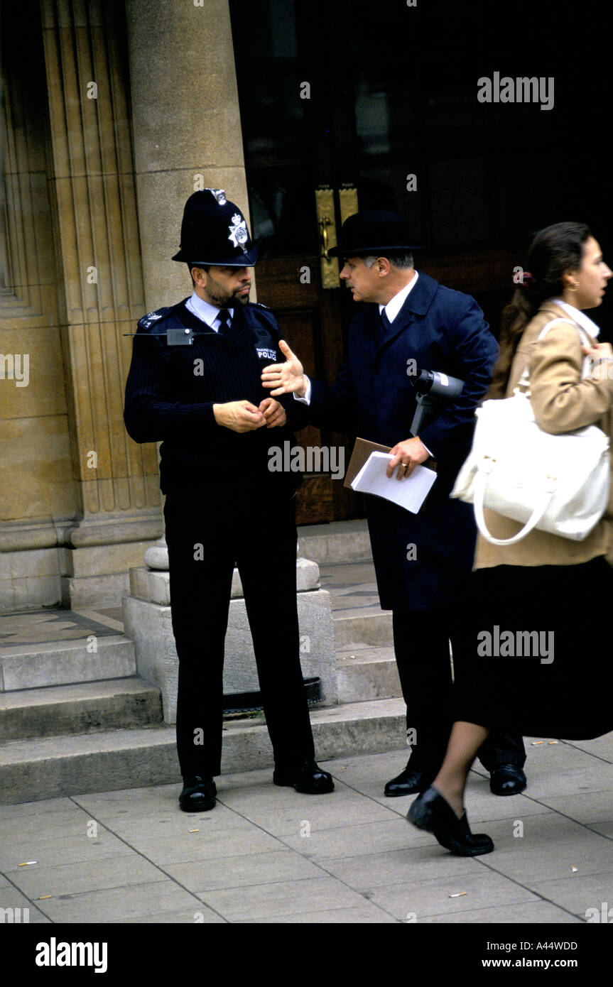 policeman talks to university proctor oxford Stock Photo - Alamy