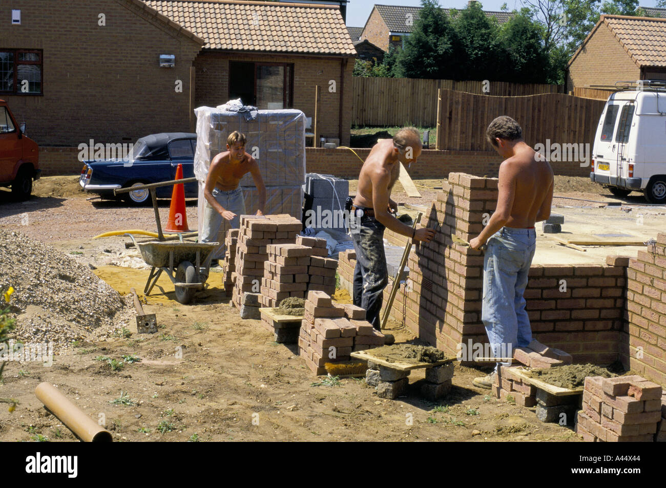 topless bricklayers at work on small building site bedfordshire Stock ...