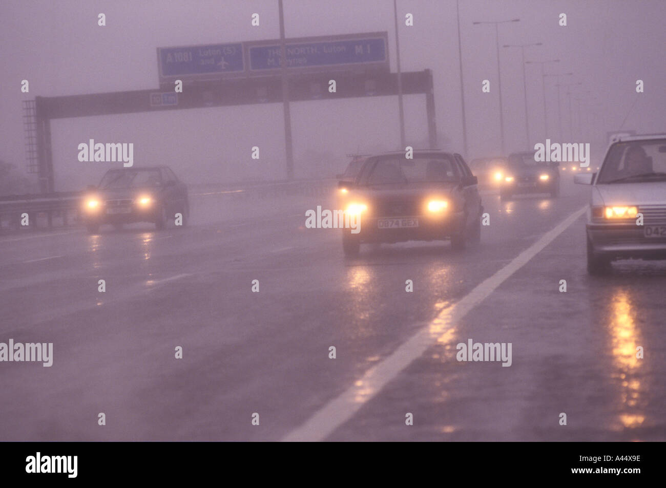 bad driving conditions on the m1 motorway rain 1994 Stock Photo - Alamy