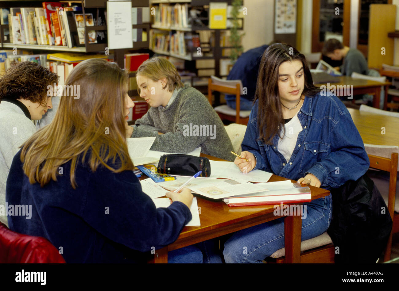 Sixth form pupils hi-res stock photography and images - Alamy
