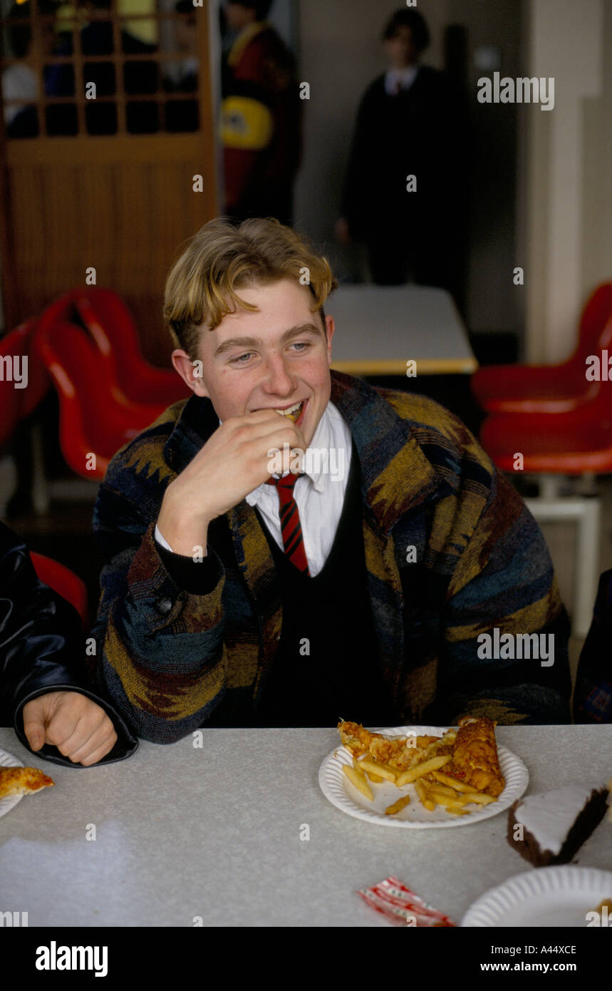 schoolkids eating pizza and chips redbourne upper school beds Stock ...