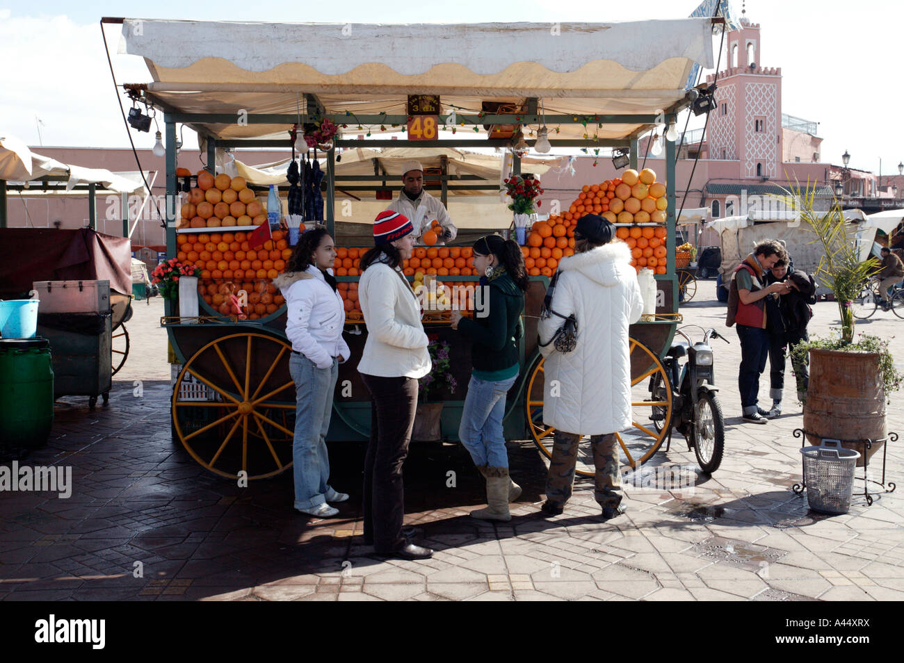 El fna man cart hi-res stock photography and images - Alamy