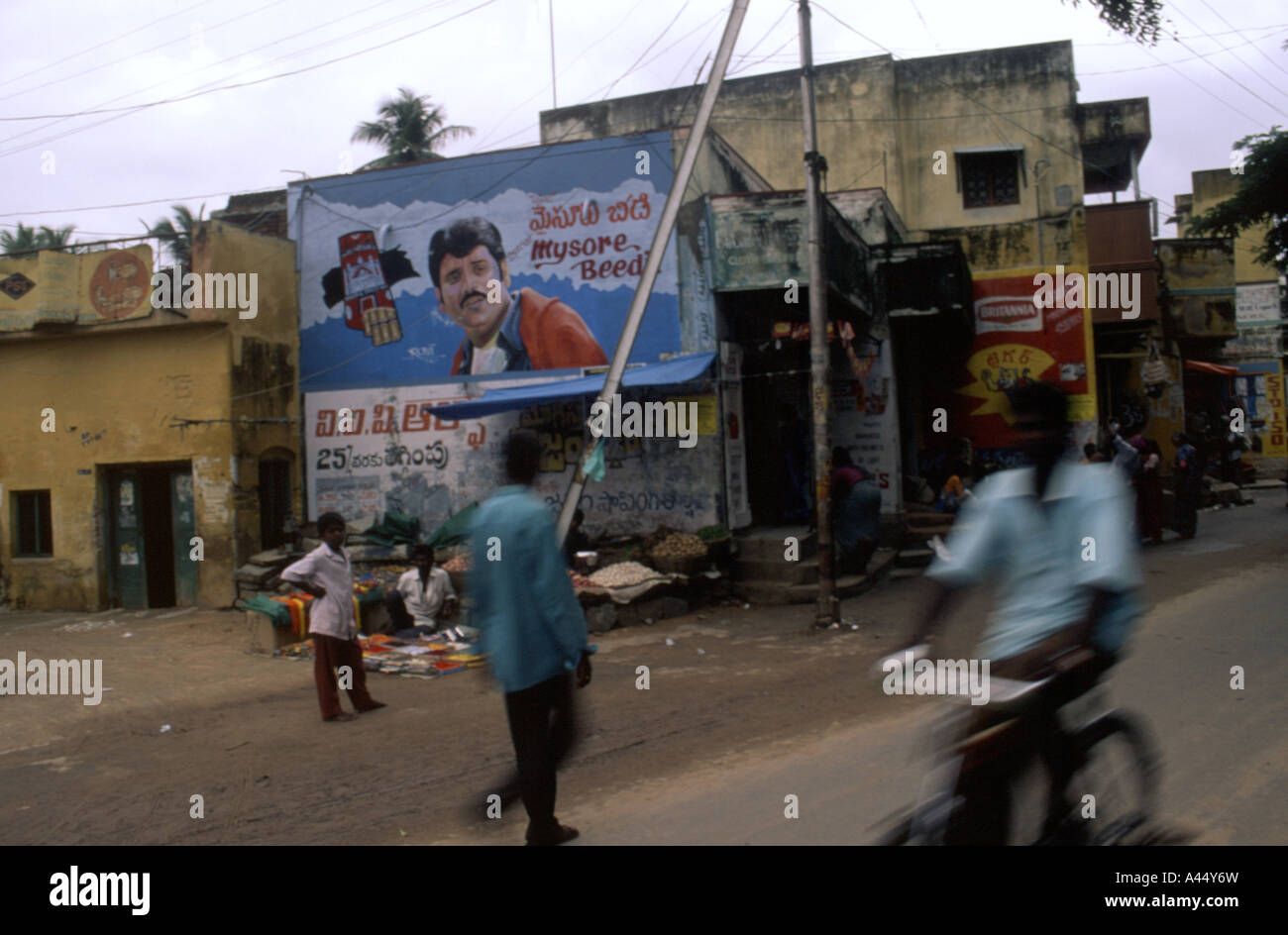 Street scene in the small town of Kuppam, Andhra Pradesh, India Stock ...