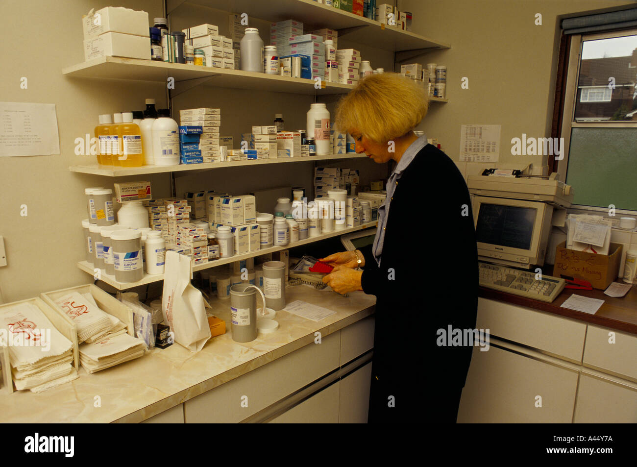 in house pharmacy flitwick surgery beds 1994 Stock Photo - Alamy