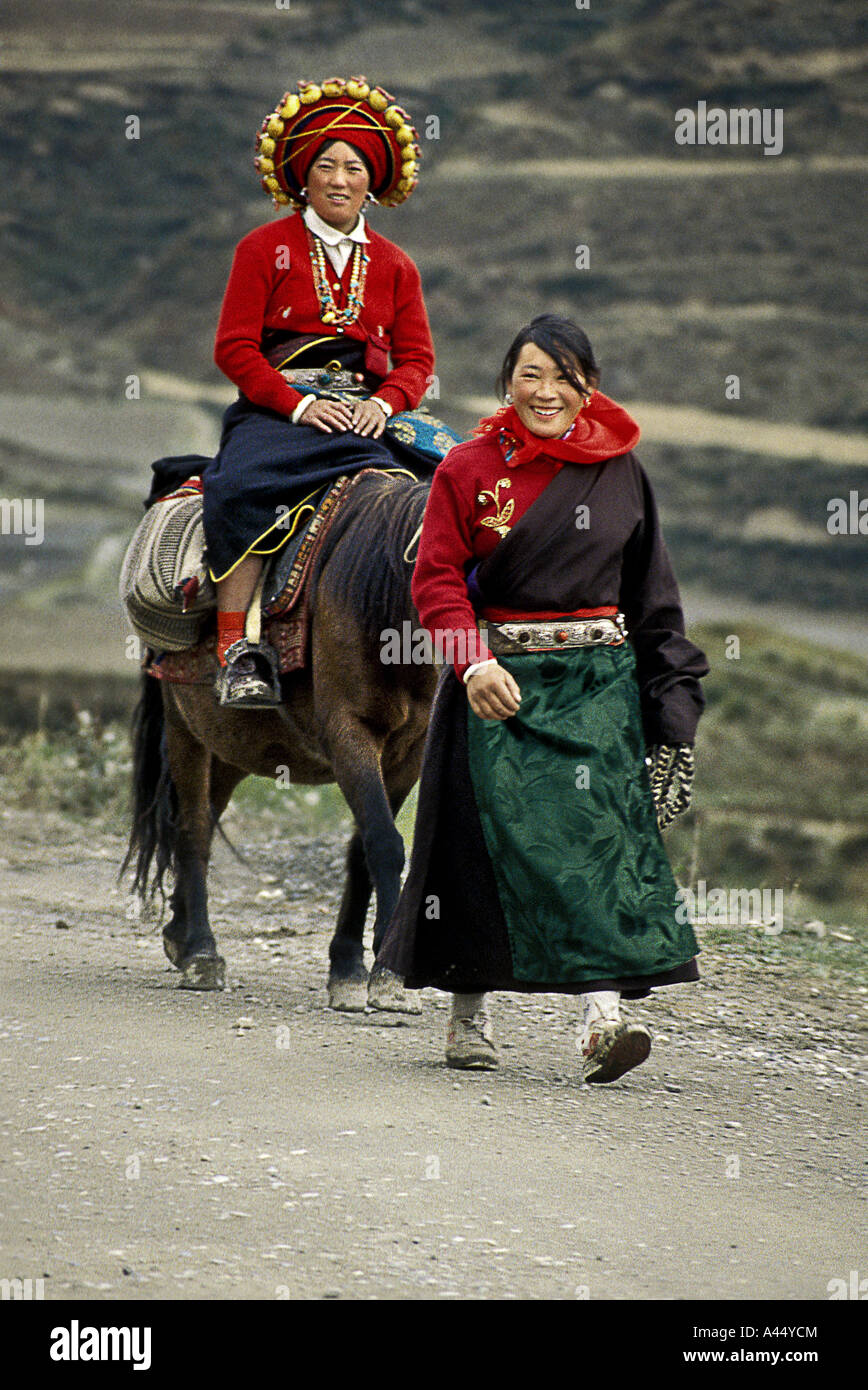 A colorful Tibetan lady on her horse in North west Sichuan Stock Photo ...