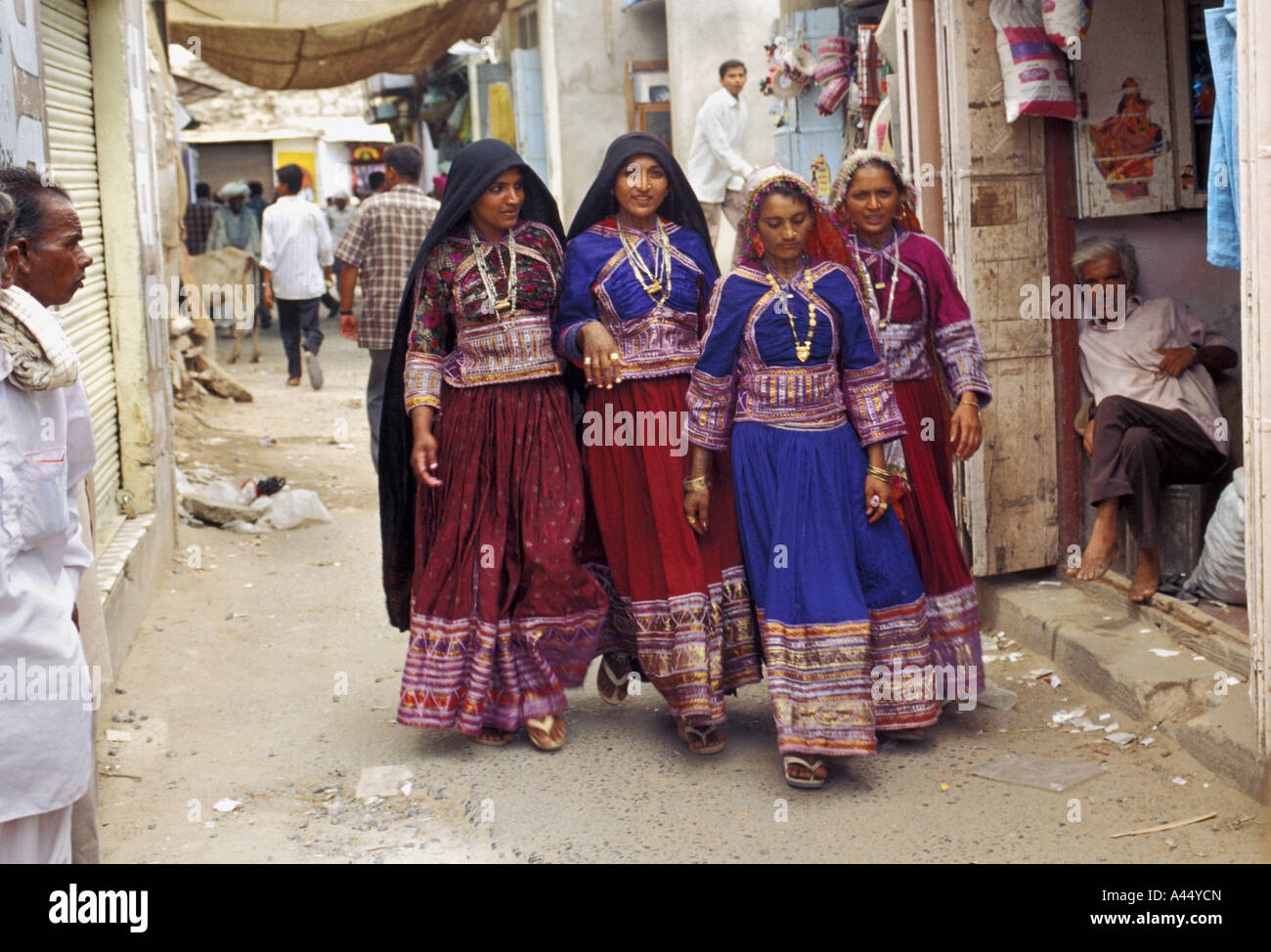 Rabari women walk the streets of Anjar, Kutch, Gujarat, India Stock ...