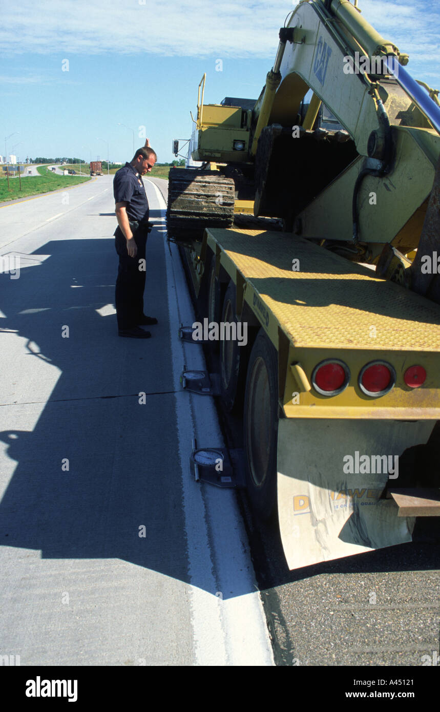 Police officer checking weight of truck during traffic stop Stock Photo ...