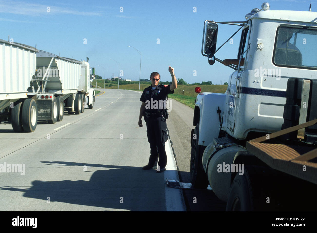 Police officer doing traffic stop Stock Photo - Alamy