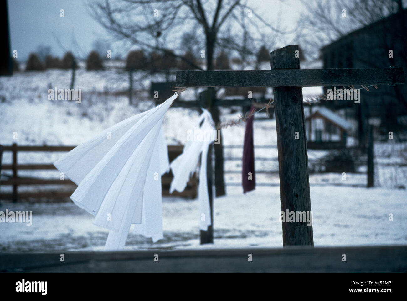 Sheets blowing in the wind hi-res stock photography and images - Alamy